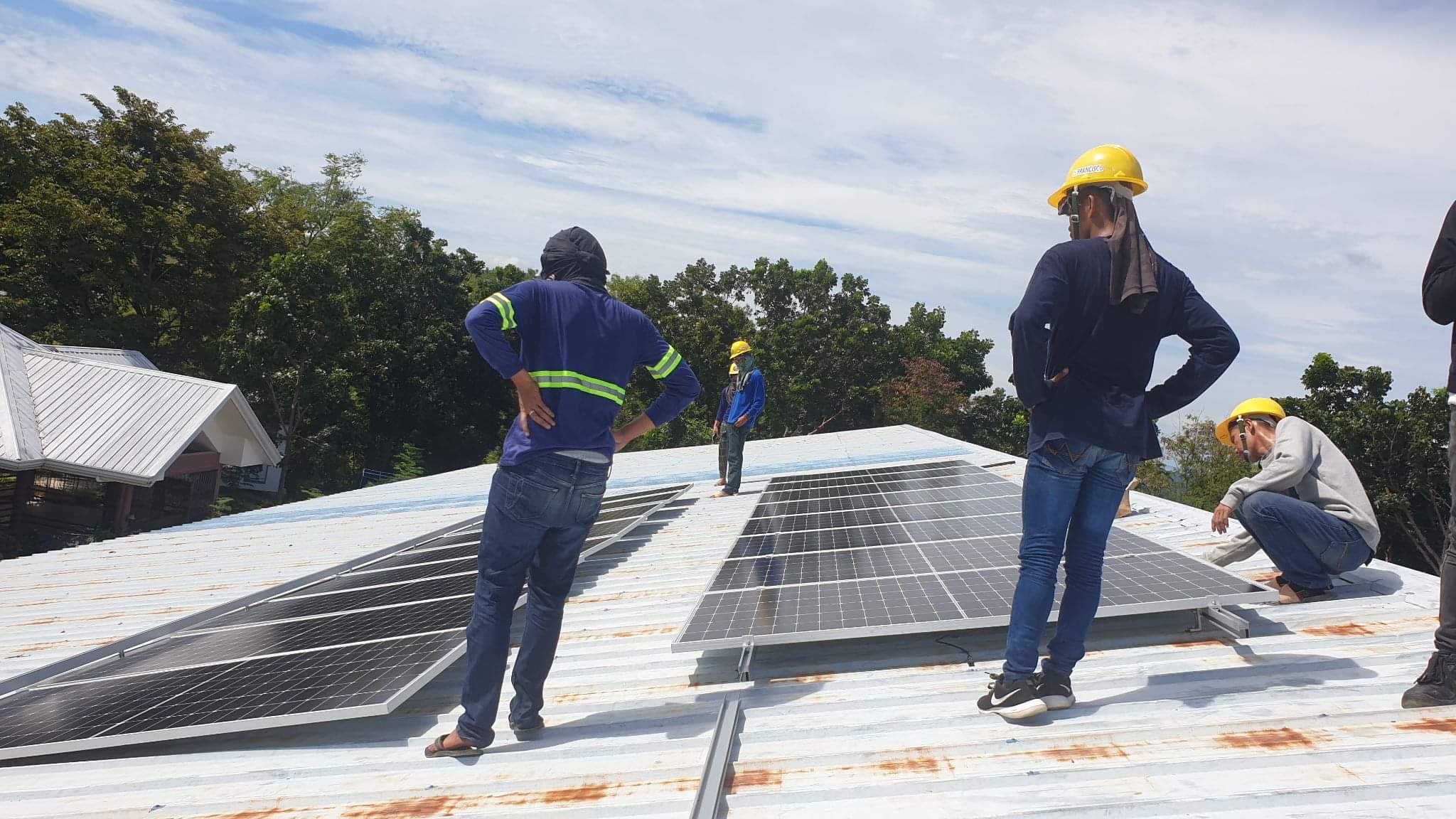 Installing the Solar Panels – Don Bosco TVET Balamban